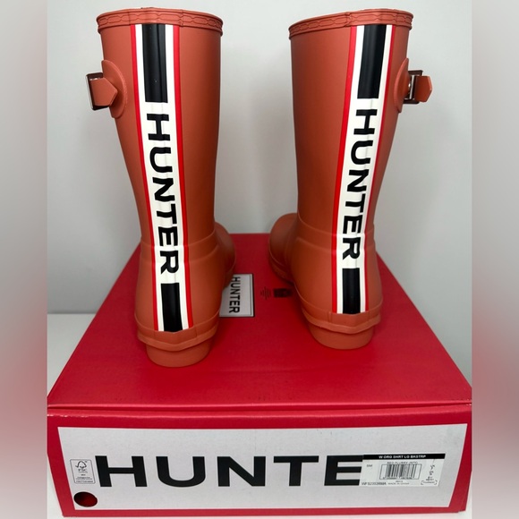 Hunter | Shoes | Hunter Nwt Original Short Hunter Logo Backstrap Boot ...